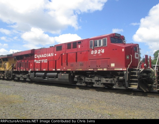 CP Rail ES44AC #8924